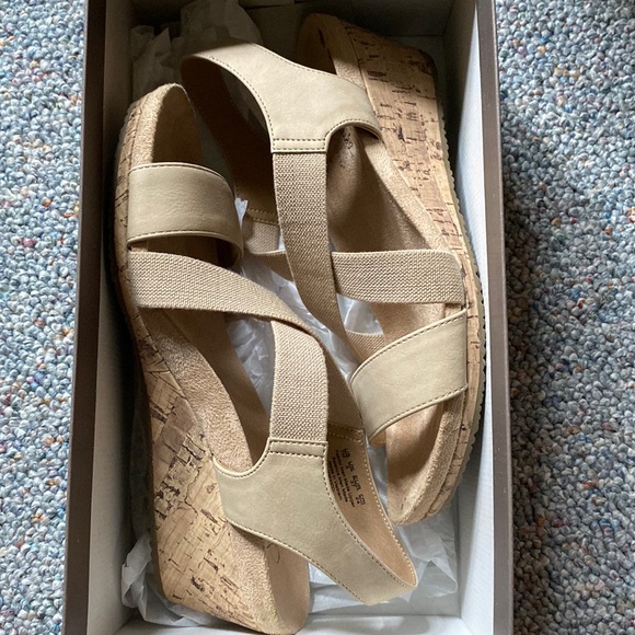 Life Stride | Shoes | Tan Wedges Sandals | Poshmark